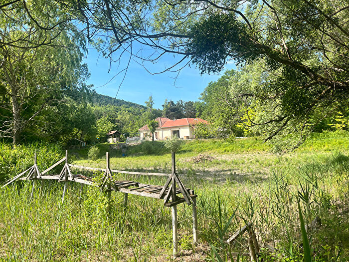 Aspres-sur-Buëch : Maison 4 pièces à vendre
