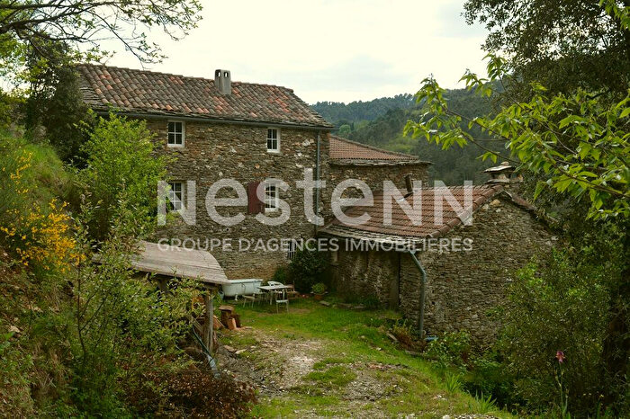 Saint-Étienne-Vallée-Française : Maison 10 pièces à vendre