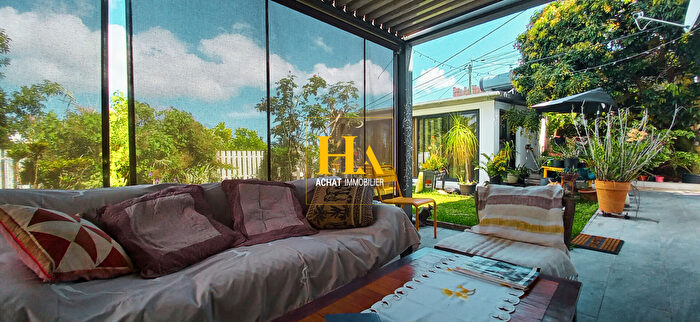 Appartement à vendre - Saint-Paul, Bois de Nèfles - 5 pièces - 3 chambres