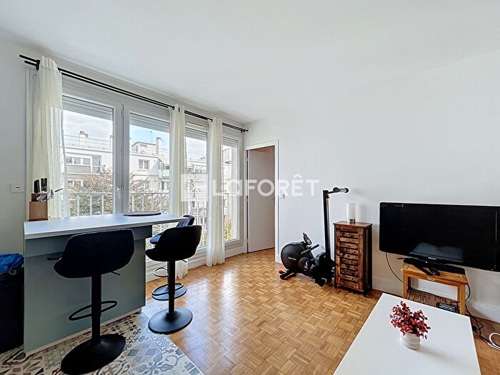Appartement 3 pièces à louer à Courbevoie, Marceau République