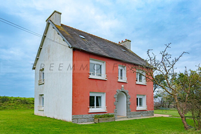 Maison à vendre - Plounévez-Lochrist - 6 pièces - 4 chambres