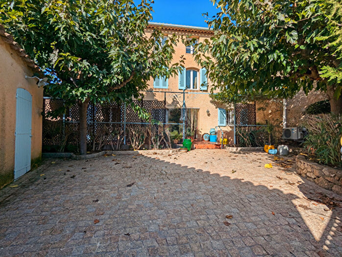 Maison à vendre - Le Plan-de-la-Tour - 8 pièces - 3 chambres