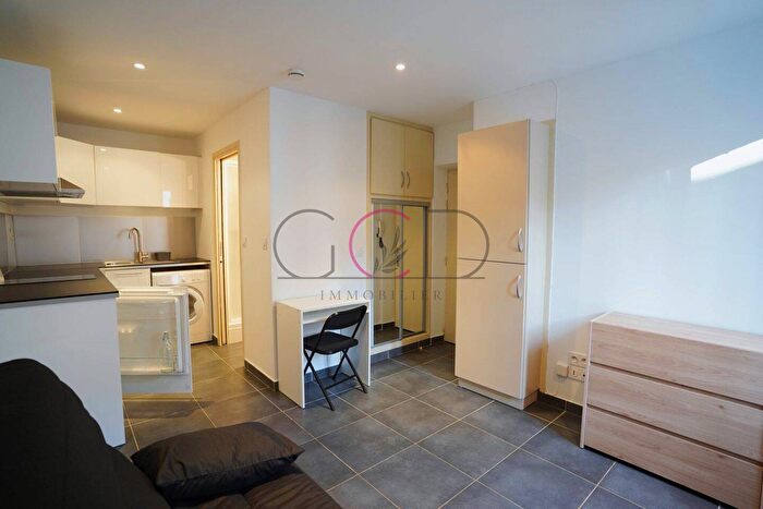 Appartement à louer - Centre Ville, Aix-en-Provence - 1 pièce