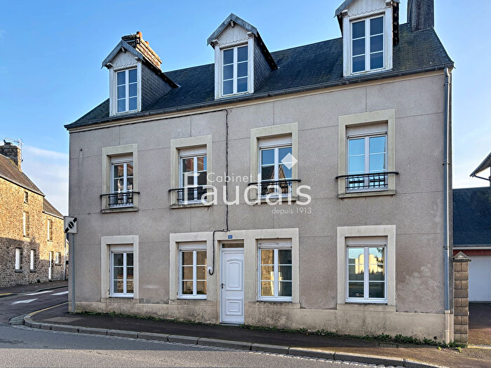 Maison à vendre - Saint-Symphorien-le-Valois - 6 pièces - 5 chambres