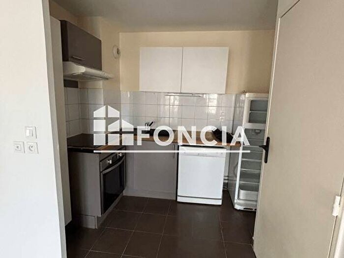 Appartement à louer - Limite Persan-Bernes - 3 pièces - 2 chambres