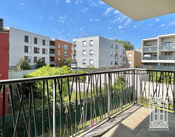 Appartement à vendre - Meyzieu, Centre-ville - 3 pièces - 2 chambres