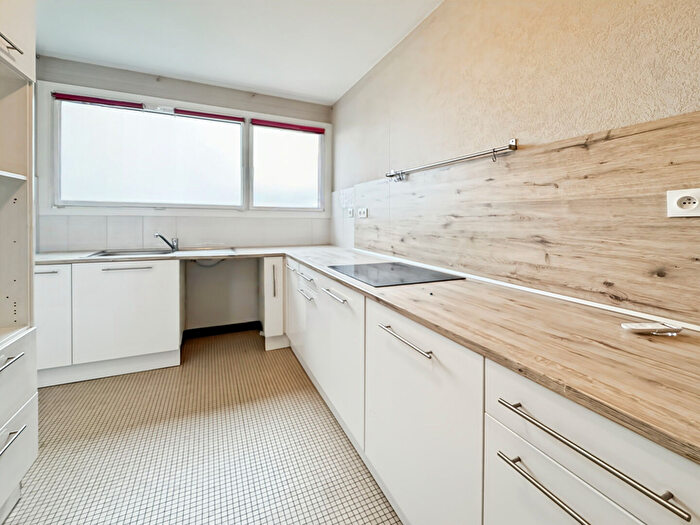 Appartement à louer - Quartiers Centre, Saint-Hélier, Gare - 5 pièces - 4 chambres