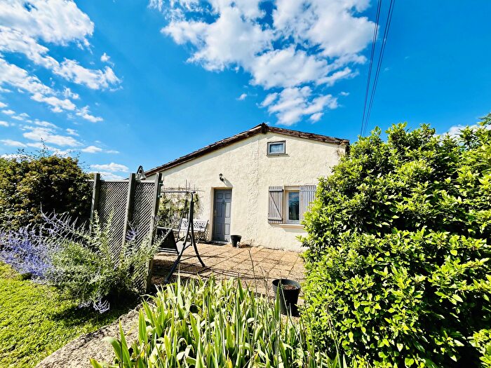 Maison 6 pièces à Douzains, à vendre