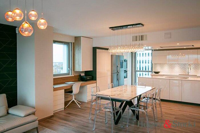 Appartement à louer - Strasbourg - 5 pièces - 3 chambres