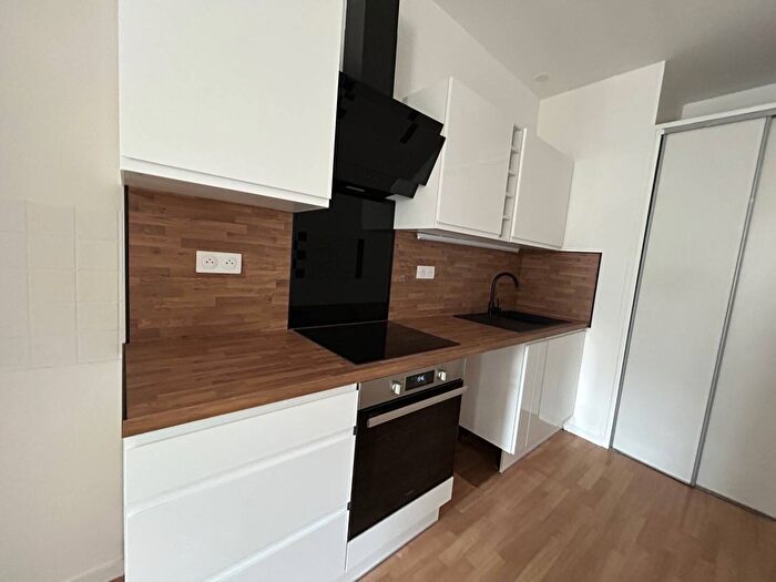 Maison à louer - Centre Ville, Reims - 4 pièces - 3 chambres