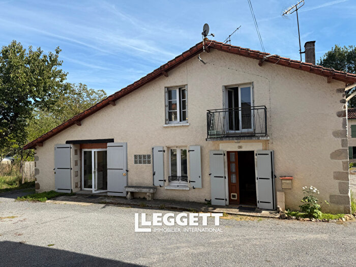 Maison à vendre - Queaux - 9 pièces - 3 chambres