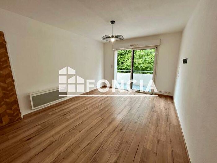 Centre, Tonnay-Charente : Appartement 2 pièces à louer
