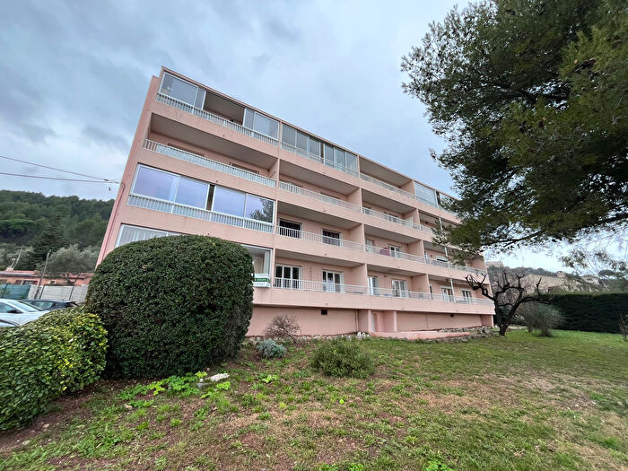 Appartement à vendre - Cuers - 3 pièces - 2 chambres