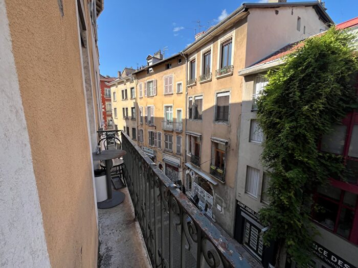 Appartement à louer - Grenoble, Centre-ville - 3 pièces - 2 chambres