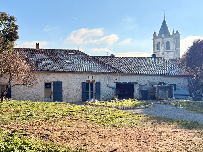 Maison à vendre - Hautefage-la-Tour - 7 pièces - 5 chambres