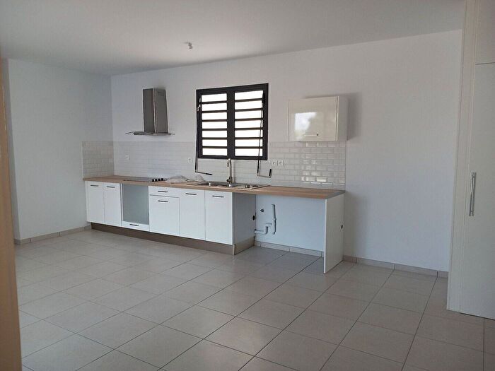 Saint-Pierre : Appartement 4 pièces à louer