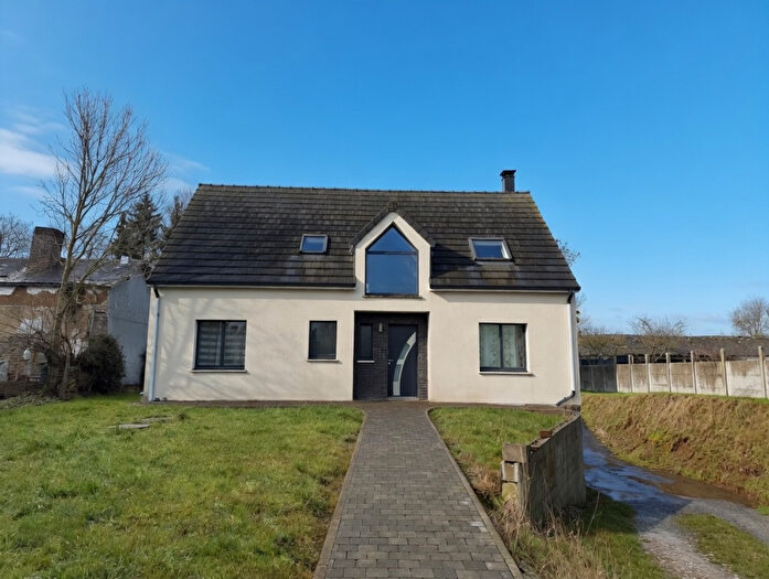 Maison à vendre - Poix-de-Picardie - 4 pièces - 3 chambres