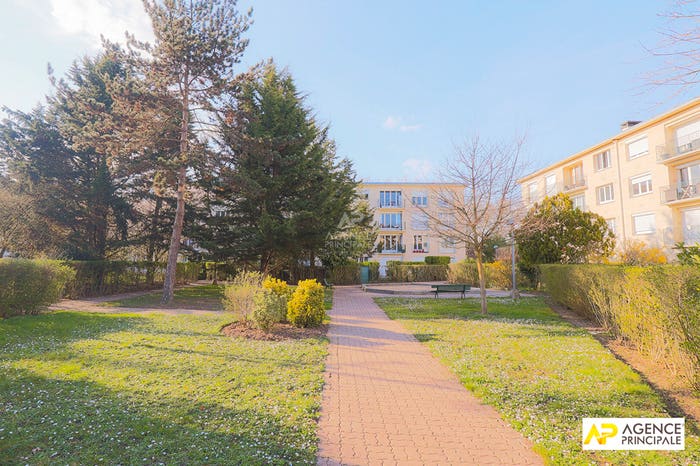 Maisons-Laffitte, Est : Appartement 2 pièces à vendre
