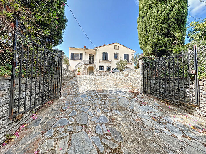 Maison à vendre - Villelongue-dels-Monts - 8 pièces - 5 chambres
