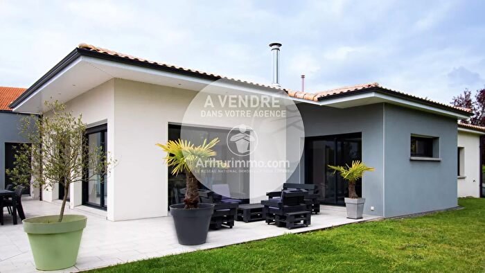 Maisons à vendre et appartements à louer - 1