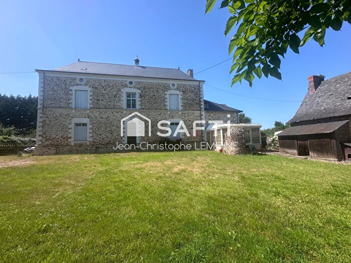 Le Lion-d'Angers : Maison 10 pièces à vendre