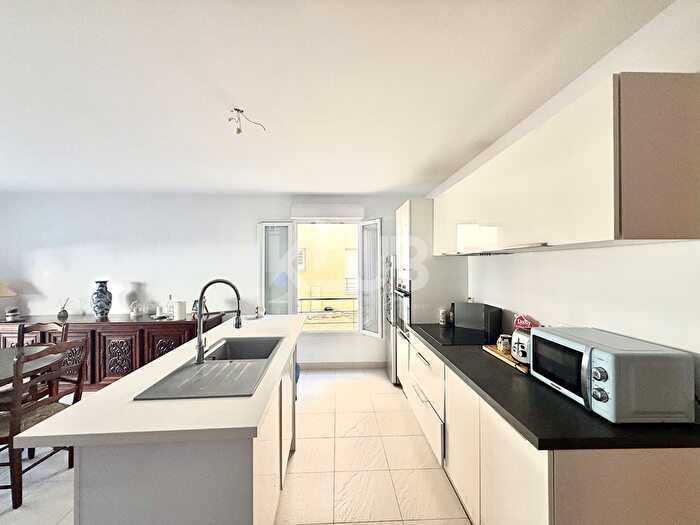 Appartement à vendre - Bastia, Lupino - 3 pièces - 2 chambres