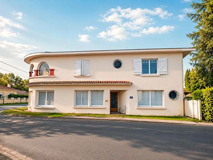 Appartement 1 pièce à Salles, à louer