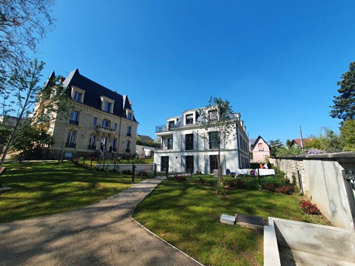 Appartement à louer - Parc-Hôtel de Ville, Chatou - 4 pièces - 3 chambres