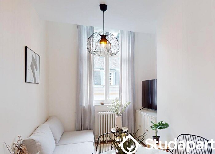 Appartement à louer - Vieux Marché-Cathédrale, Rouen - 1 pièce - 2 chambres