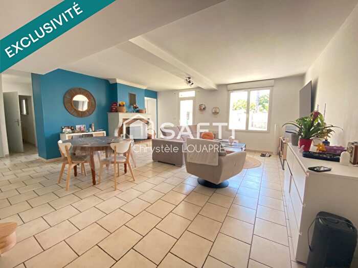 Maison 5 pièces à Asnières-la-Giraud, à vendre