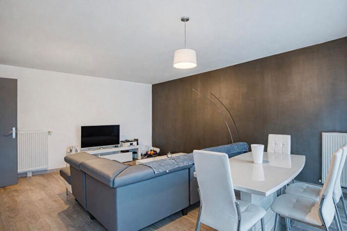 Appartement à vendre - Persan - 3 pièces - 2 chambres