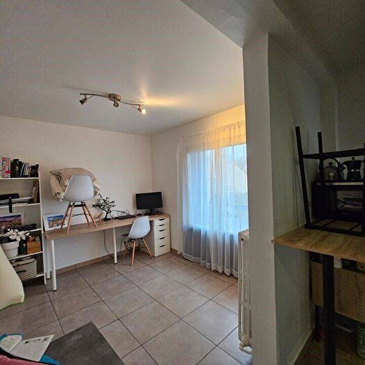 Centre Vieux Bourg, Le Plessis-Bouchard : Appartement 2 pièces à louer
