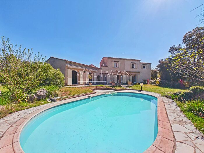 Maison 8 pièces à Montauroux, à vendre