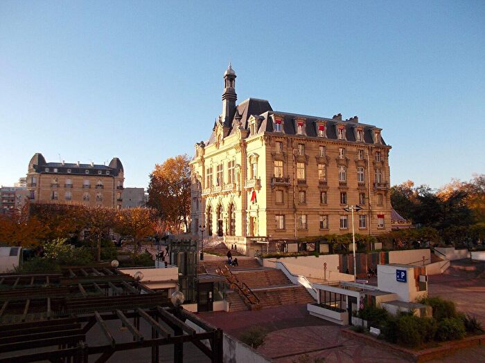 Appartement à louer - Agent Sarre-Centre-Les Vallées-La Garenne, Colombes - 5 pièces - 3 chambres