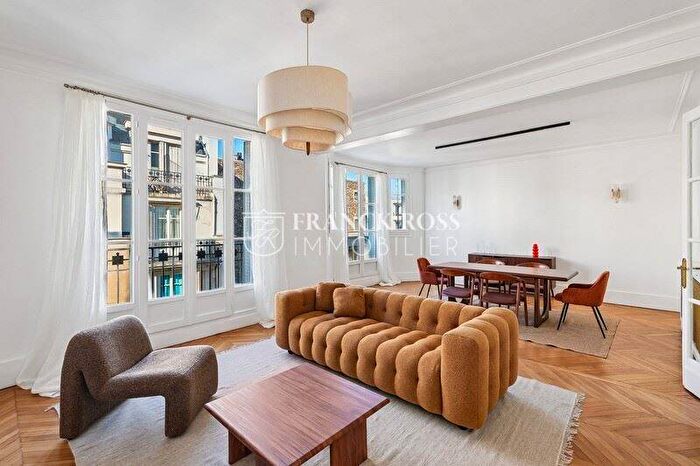 Appartement à louer - Chaillot, Paris ème arrondissement - 4 pièces - 2 chambres