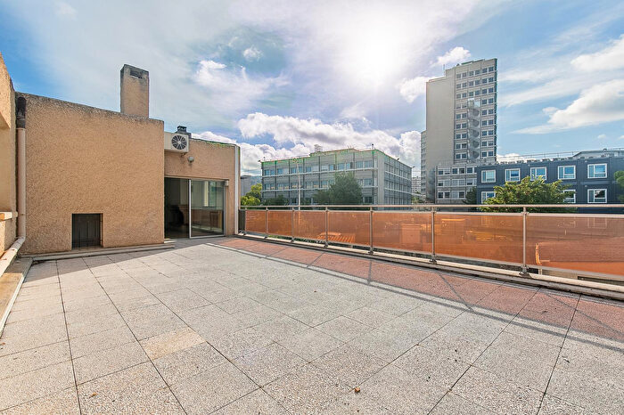 Appartement à vendre - Marseille e , Sainte-Marguerite - 5 pièces - 4 chambres