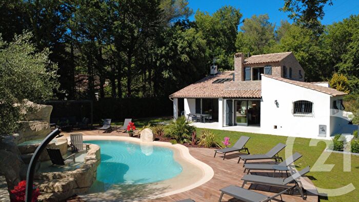 Roquefort-les-Pins : Maison 6 pièces à vendre