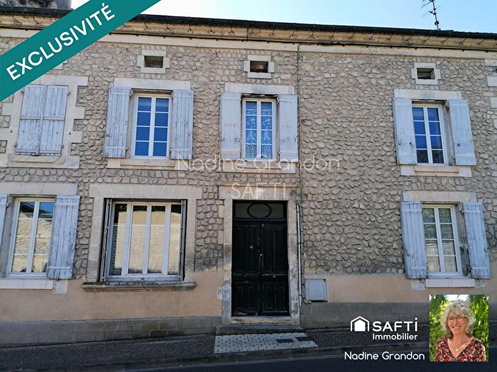 Maison à vendre - Chalais - 4 pièces - 3 chambres