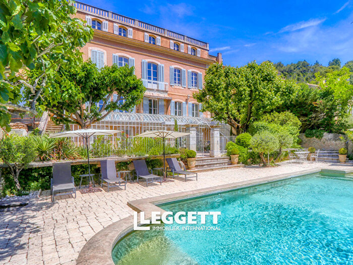 Apt : Maison 17 pièces à vendre