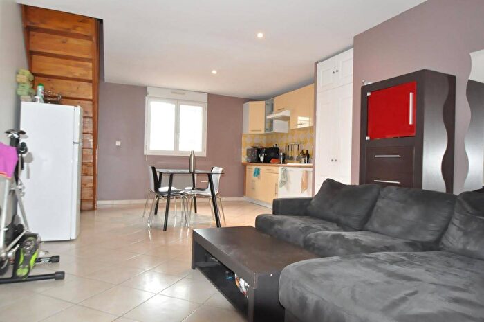 Appartement à louer - Croix Luizet, Villeurbanne - 3 pièces - 2 chambres