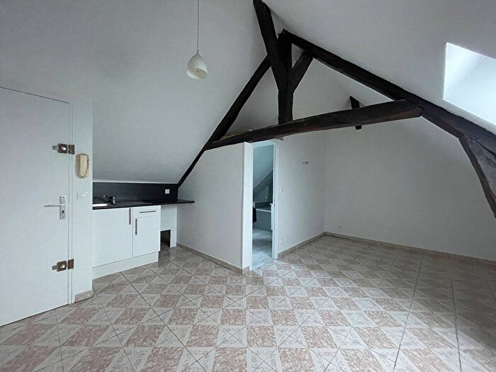 Appartement à louer - Haute Ville-Basse Ville, Chartres - 1 pièce