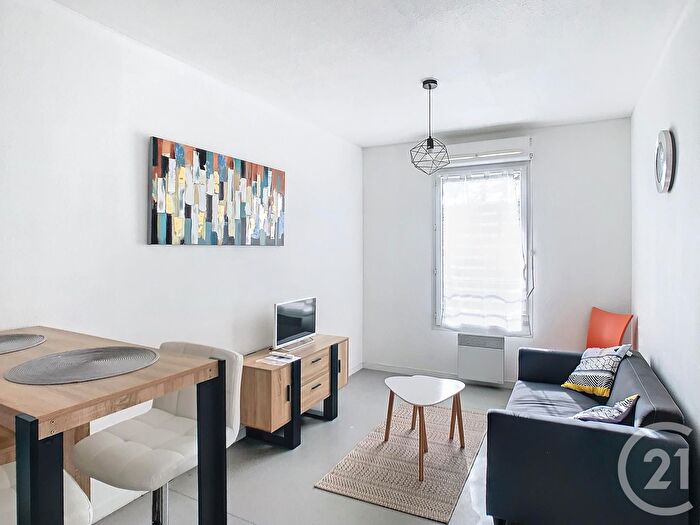 Nîmes, collines : Appartement 2 pièces à louer