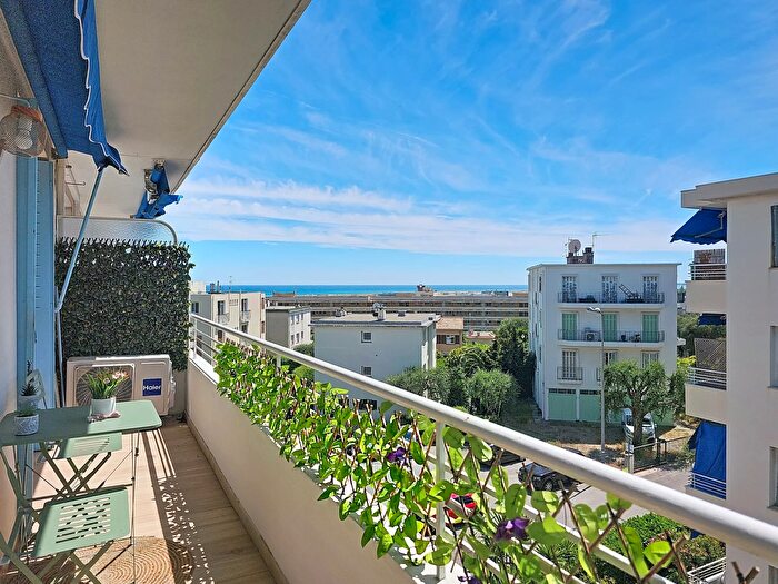 Appartement 2 pièces à Nice, Caucade, à vendre