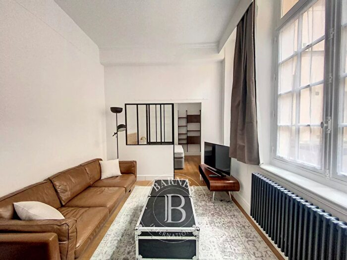 Appartement à louer - Paris e , Saint-Michel, Monnaie - 2 pièces - 1 chambre
