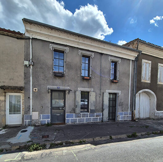 Maison à vendre - Sauveterre-de-Guyenne - 4 pièces - 3 chambres