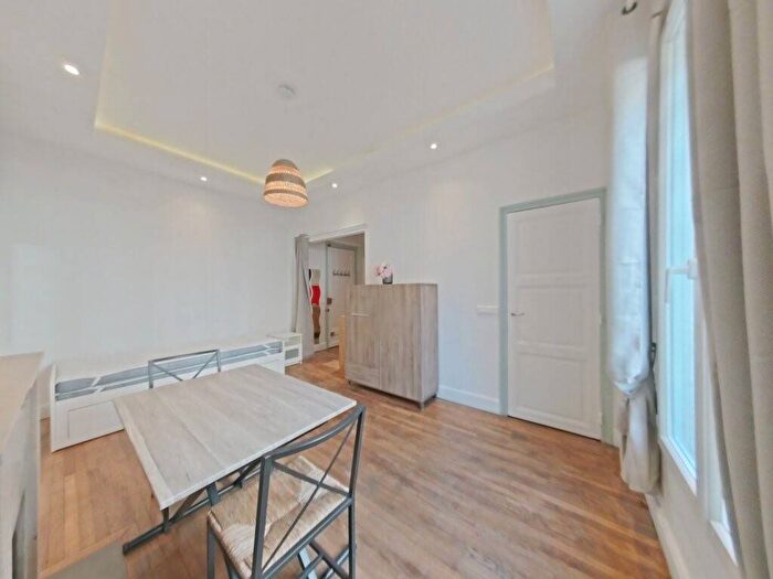 Appartement à louer - Auteuil Nord, Paris ème arrondissement - 1 pièce