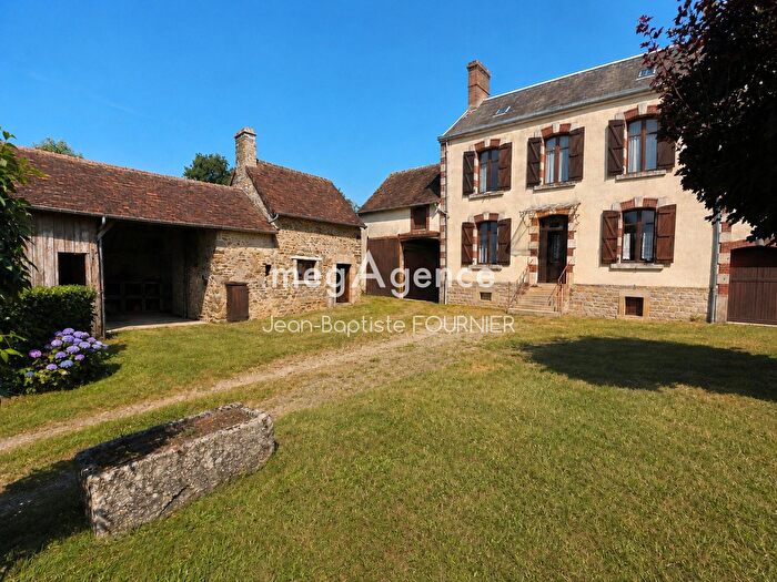 Maison 8 pièces à vendre à La Ferrière-Bochard