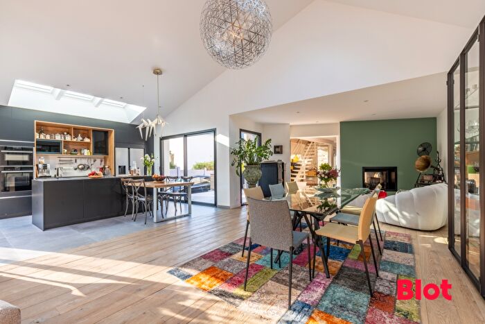 Maison à vendre - Quartiers Centre, Saint-Hélier, Gare - 6 pièces - 4 chambres