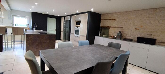 Maison 5 pièces à Neuville-de-Poitou, à vendre