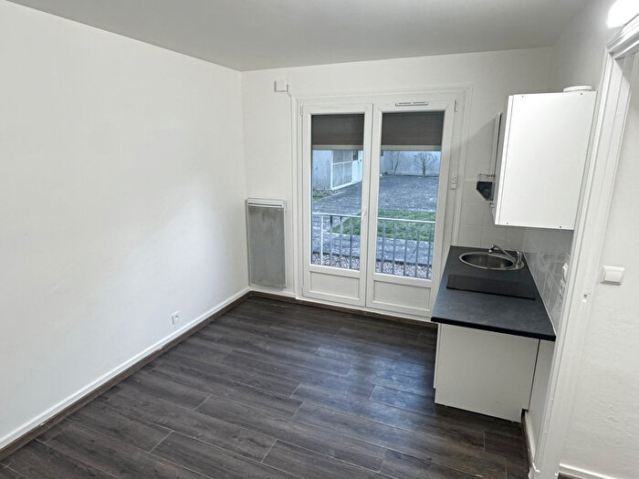 Appartement à louer - Melun, Rive de Seine, Sud - 1 pièce